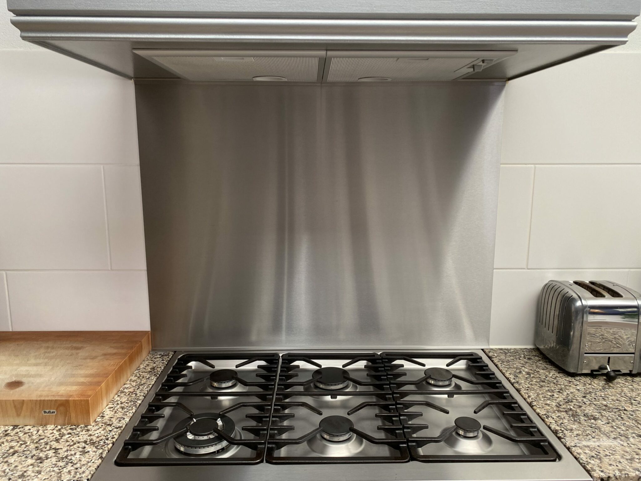 RVS plaat op maat – Geborsteld rvs – 0.8-3mm dikte – rvs-achterwand.nl